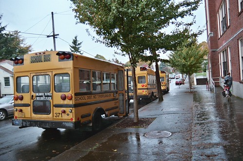 portland rain, school buses, grout elementary | Sarah Gilbert | Flickr