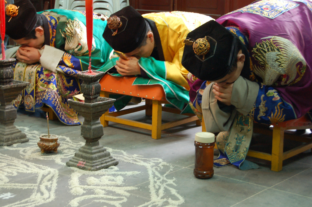 Prayer | Taoist monks during ceremony in the Baiyun Temple i… | Flickr