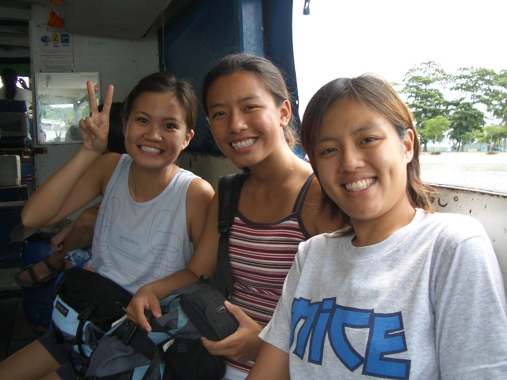 finally a decent pic!(except for the 2fingers) | serene cai | Flickr