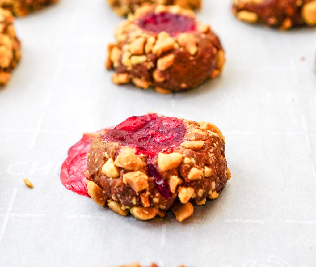 Low-Carb Mini Peanut Butter & Jelly Cookies with Nut Crust — Jam-Cocused Bite-Sized Treat (Close-Up)
