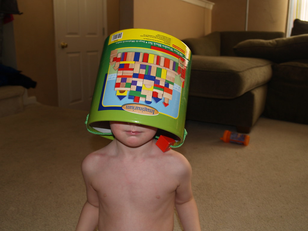 2007.04.10 Boys and a Bucket | Flickr