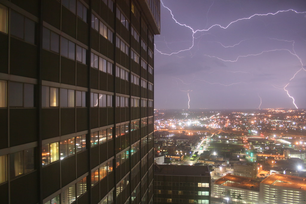 Dallas T-Storms | lightning in a severe thunderstorm viewed … | Flickr