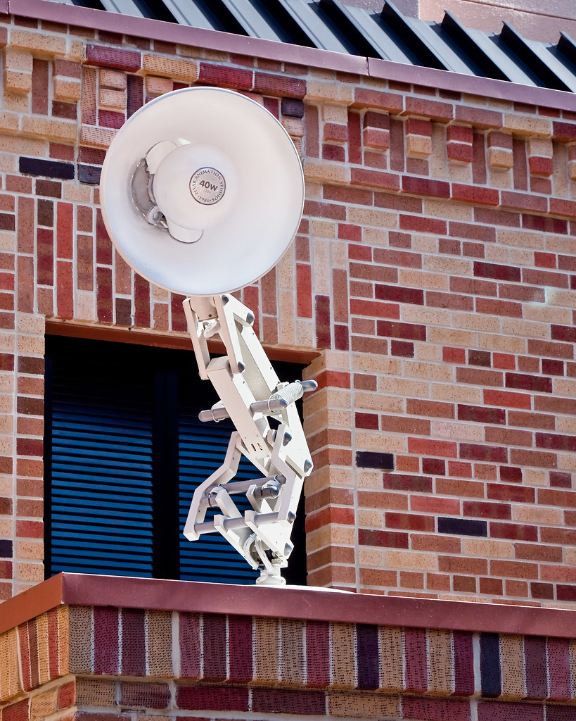 Hollywood Studios - Luxo Jr | Luxo Jr. comes out from his cu… | Flickr
