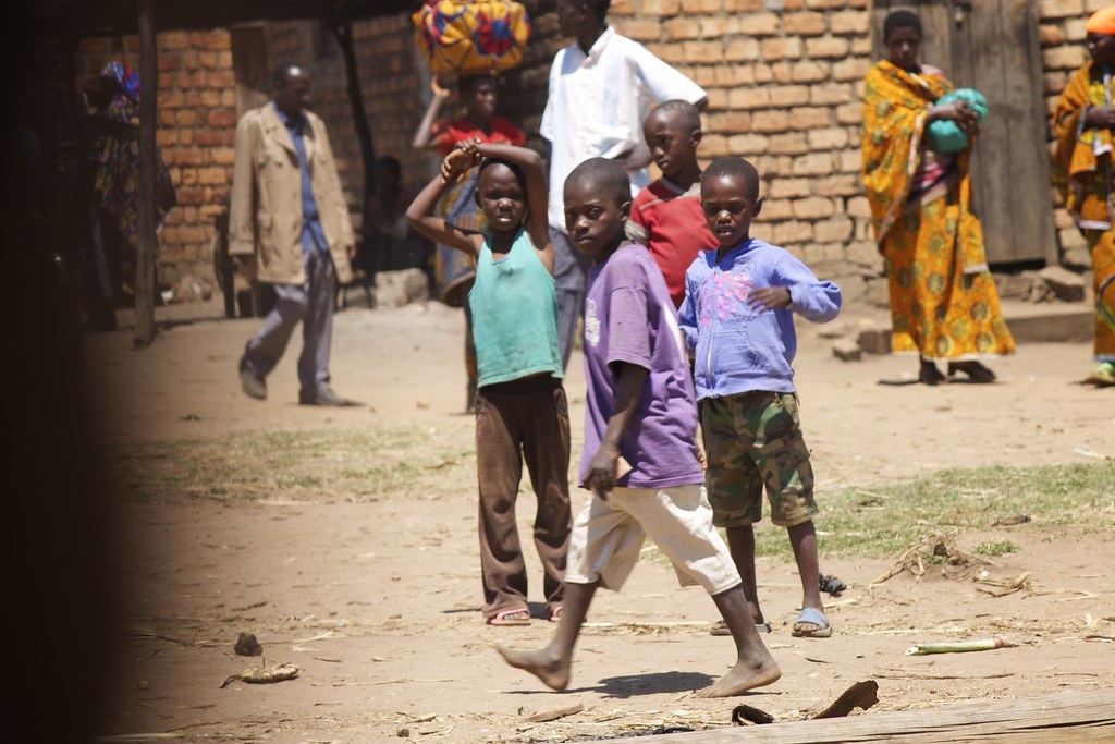 Streets of Burundi's countryside | Dominik Legault | Flickr