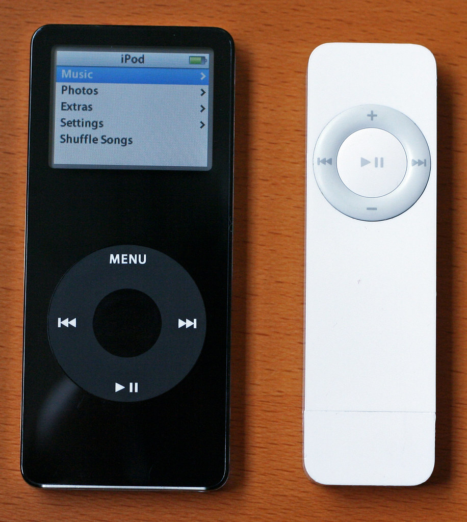 nano vs. shuffle | Black 4GB iPod nano next to an iPod shuff… | Niall ...