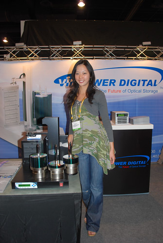 Pretty Asian booth babe | At first a bit shy. Whe she pose a… | Flickr