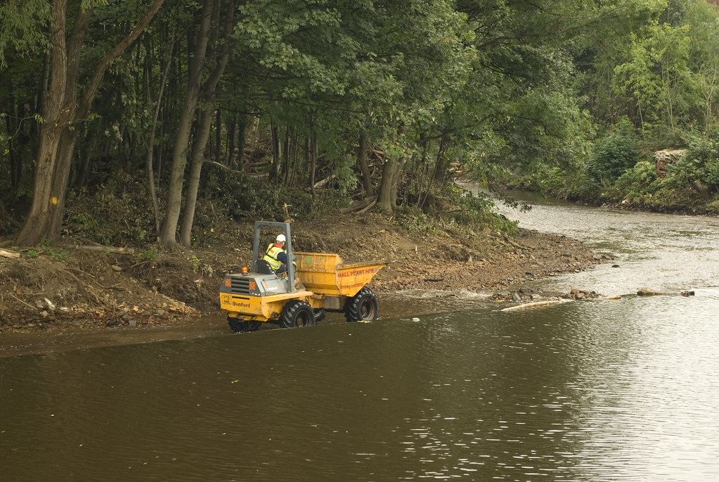 IMGP1432 | Clearing rubble and debris from the River Don by … | Flickr