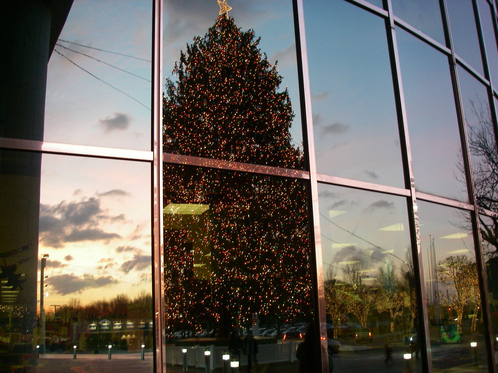 Christmas Tree | Reflected on the glass of Citibank Plaza, U… | Flickr