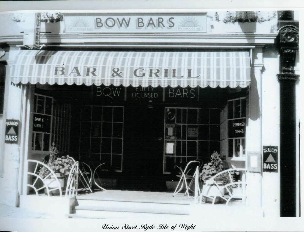 Bow Bars (Now the Liquid Lounge) in Union Street, Ryde | Flickr