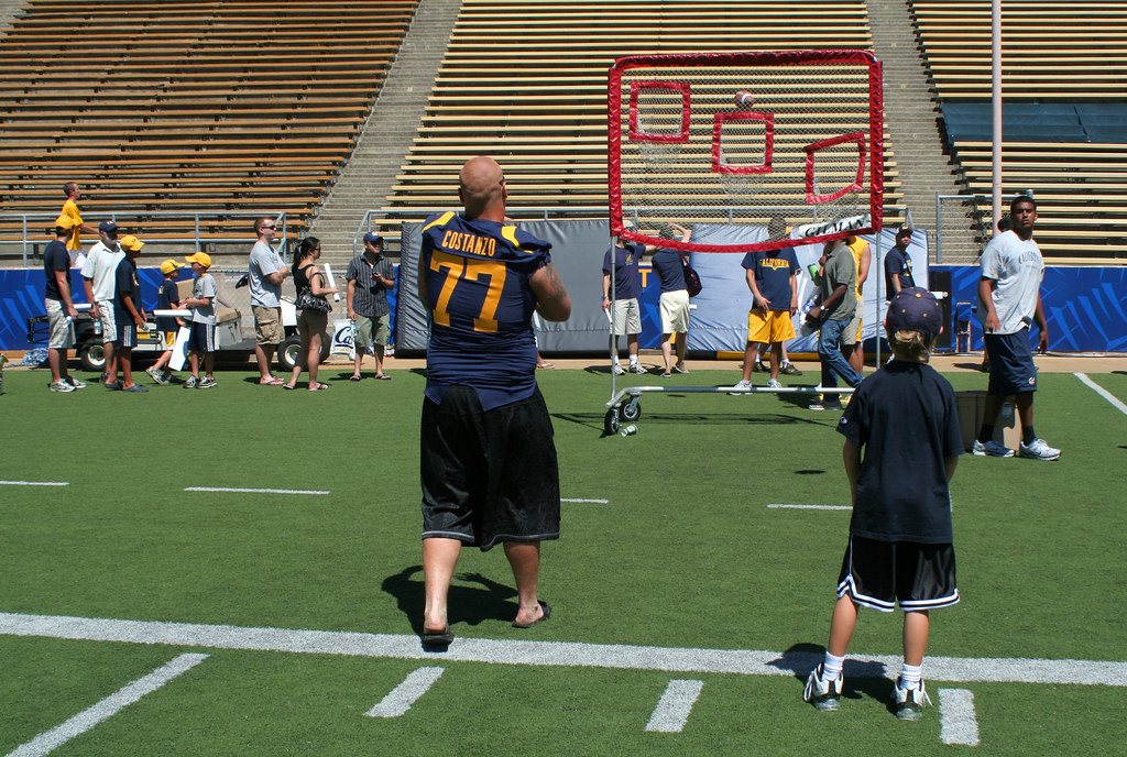 IMG_9212 | Michael Costanzo, a junior defensive lineman from… | Flickr