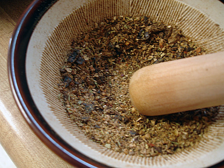 Grinding spices | hecooksshecooks.net/2009/07/out-of-kitchen… | Flickr