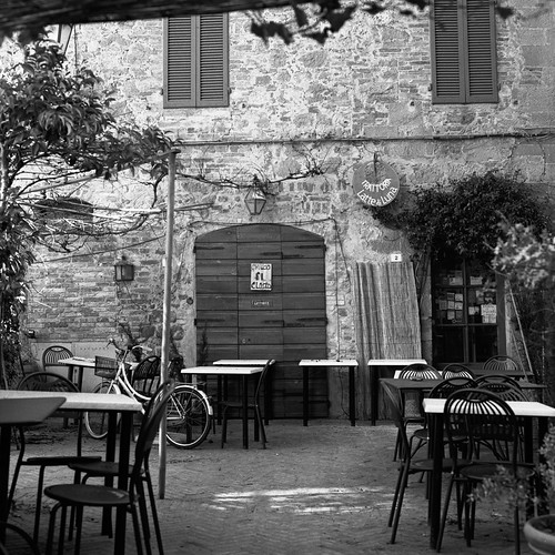 Trattoria Latte di Luna | Ilford Delta 400 HC-110 7.5 minute… | Flickr