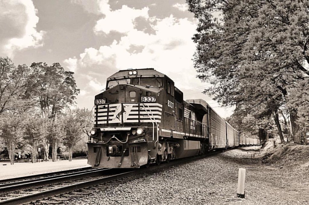 Ns Train 290 With Ex Conrail D8 40cw Michael Hoskins Flickr