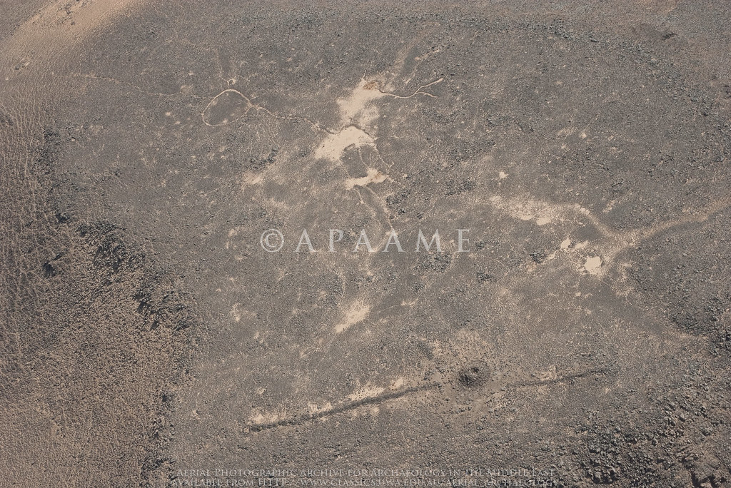 Qattafi Mesa 19: Qattafi Pendant 2 — Aerial Survey of Desert Surface (APAAME Archive)