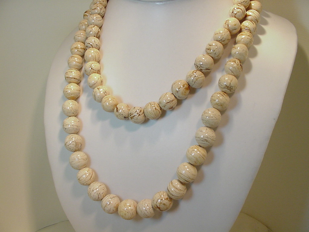 Natural Creamy White Amber Beads-03 | Natural Borneo Creamy … | Flickr