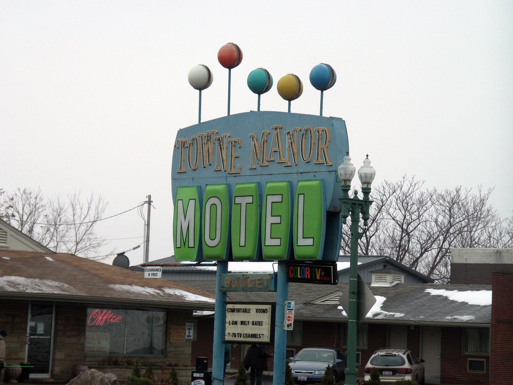 Towne Manor Motel | Cool vintage motel sign in Canton, Ohio.… | Flickr
