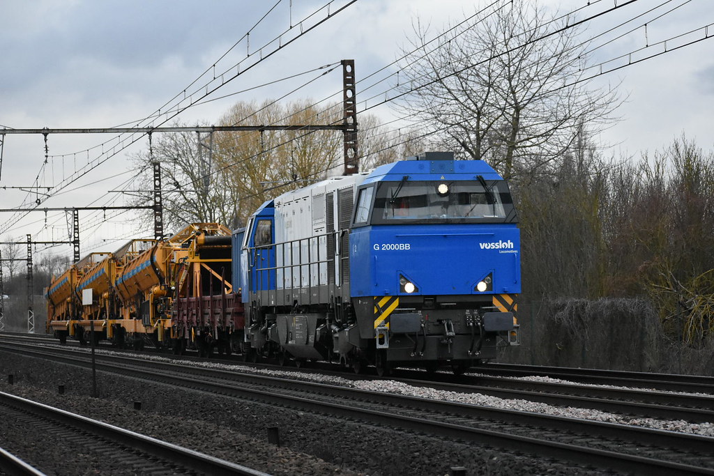 Vossloh G2000 | dégarnisseuse | JONATHAN GUIHO | Flickr