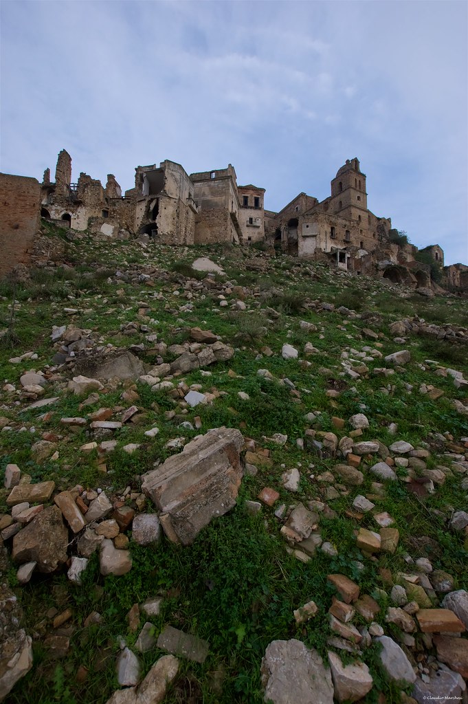 IMGP3438 Landslide of Craco | en.wikipedia.org/wiki/Craco | Flickr