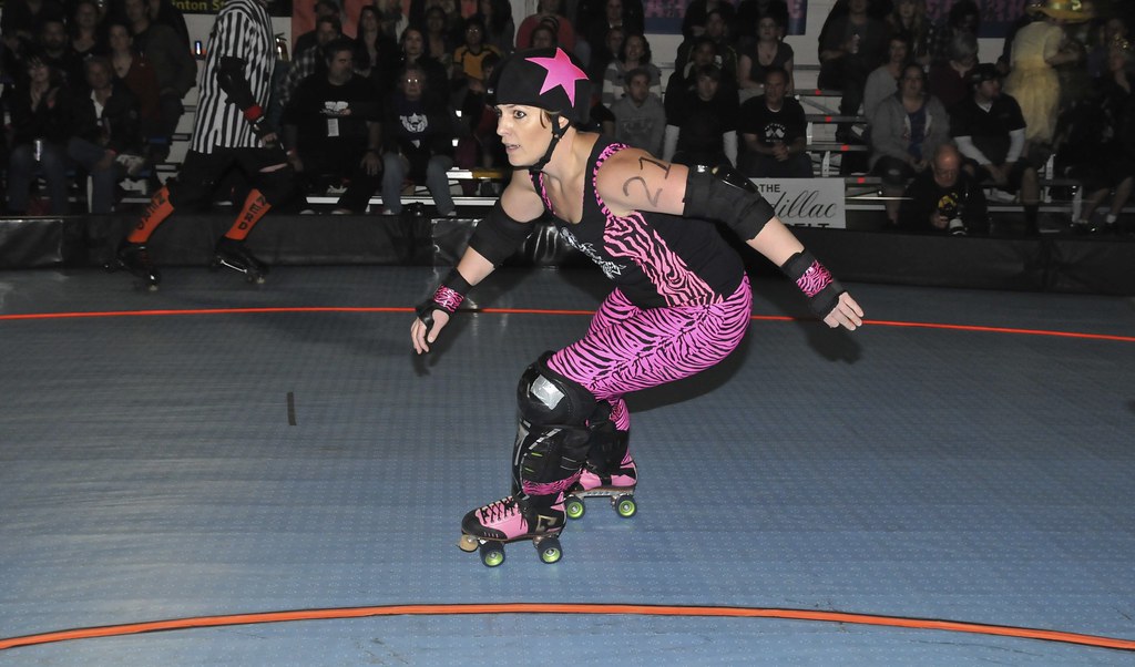Roller Derby | Break Neck Betties vs Guns N Rollers at the H… | Flickr
