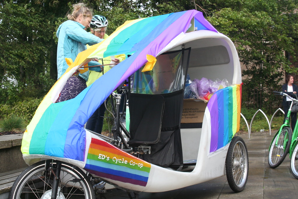Rainbow_Ride_003 | Over 100 pupils, parents and staff frrom … | Flickr