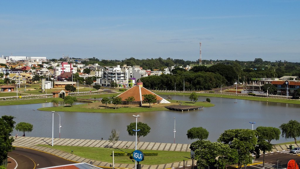 Vista parcial de Toledo, Paraná, região do Lago e Parque Ecológico - a ...