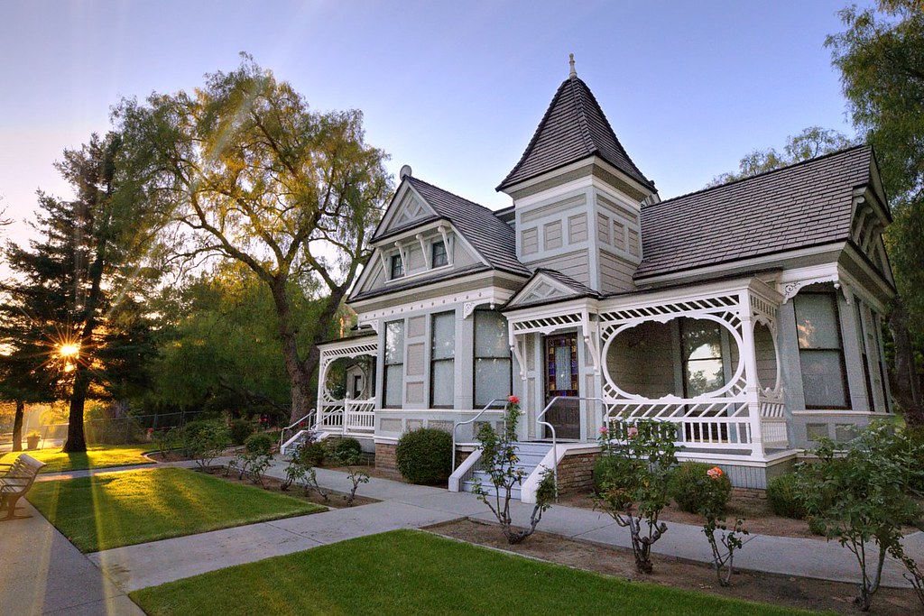 The Doctor's House at Sunset | The Doctors House Museum is a… | Flickr