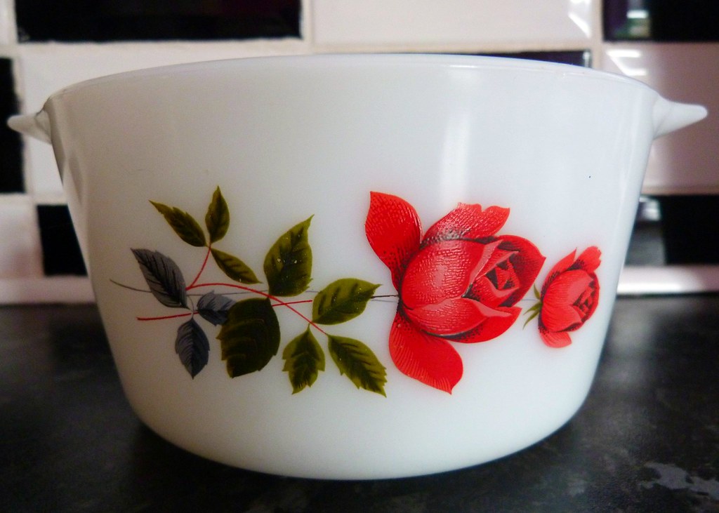 Pyrex 'June Rose' (circa '66-'67) | 99p in charity shop yest… | Flickr