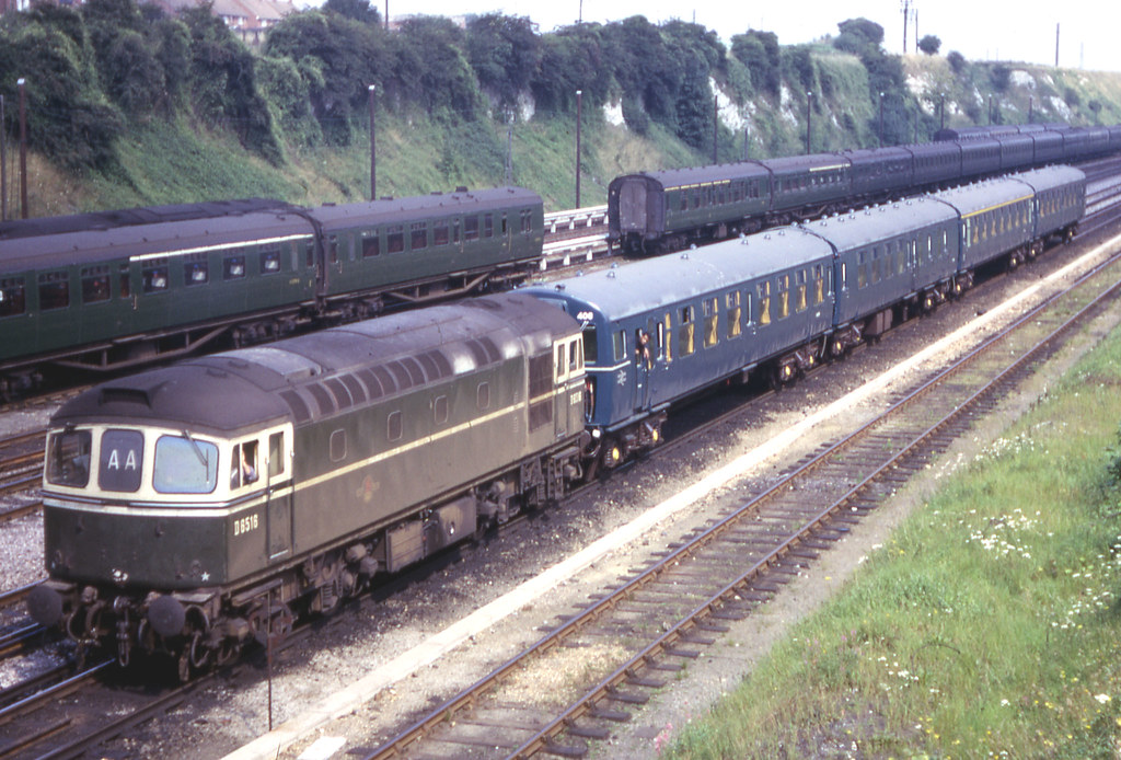 Class 33 in BR plain Green and with small yellow warning panel. - UK ...