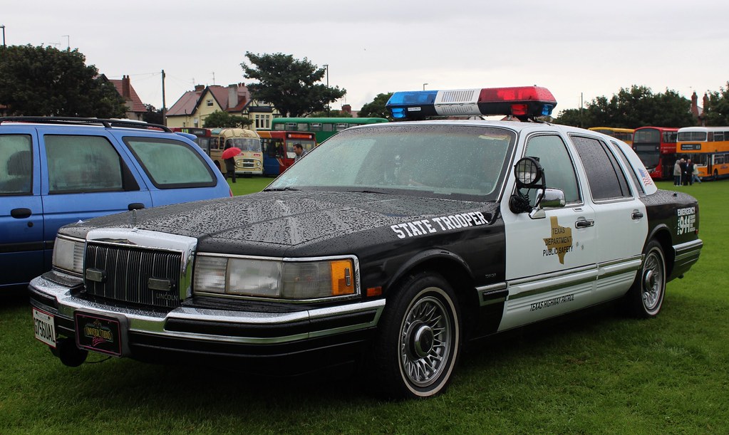 Lincoln Town Car: G756UAL - a photo on Flickriver
