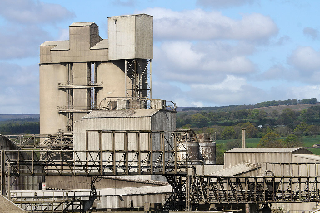 Cement storage | Bunkers at the Hanson (Heidelberg) cement w… | Flickr