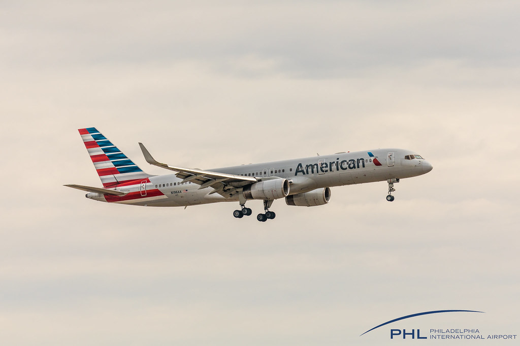 American Airlines jet on final approach to Philadelphia International Airport (PHL)