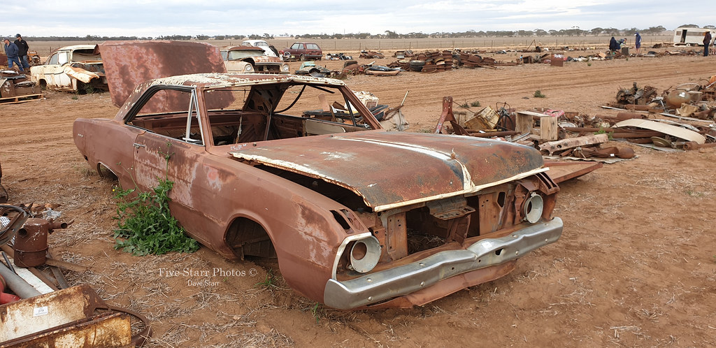 1970 VF Valiant Hardtop | Waiting to be auctioned was this r… | Flickr