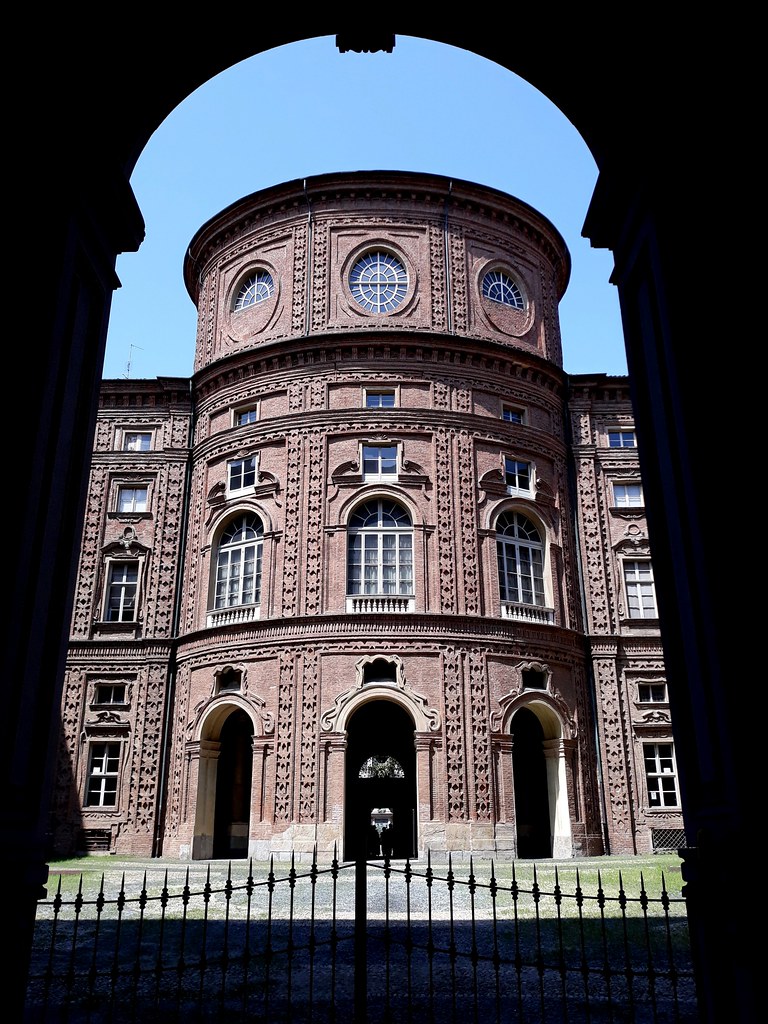 Vista verso il cortile di Palazzo Carignano (Guarino Guari… | Flickr