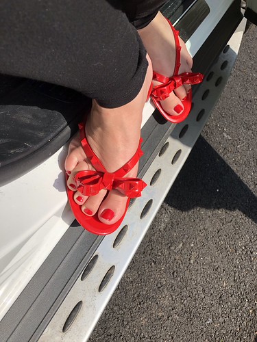 Pretty Red Toes In Her Pretty Red Valentinos 😍 ️👣🔥 Pr… Flickr
