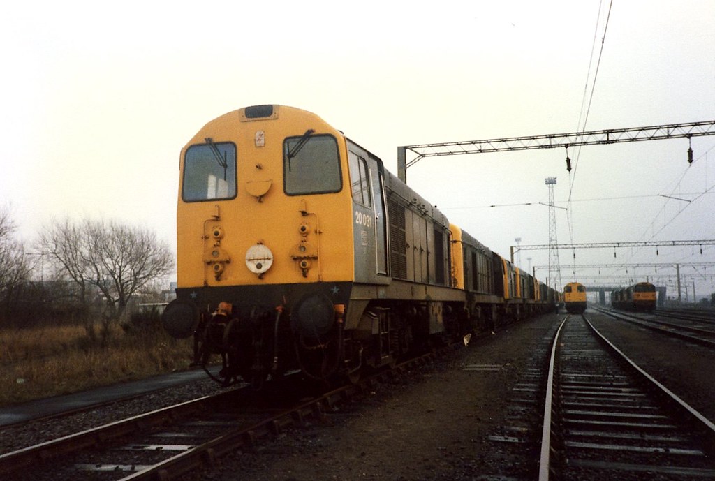 20031 (D8031) 14.02.1987 | 20031 leads a long line of Class … | Flickr