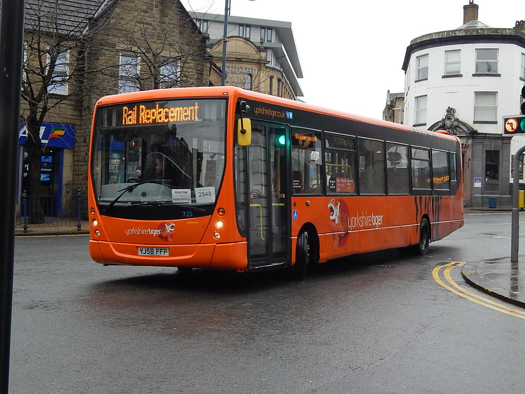 725 YJ58FFP yorkshire tiger | Huddersfield VDL SB200 Plaxton… | Flickr