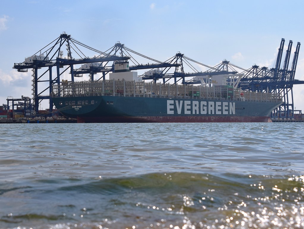 The Evergreen Vessel 'Ever Given' being unloaded at Felixs… | Flickr