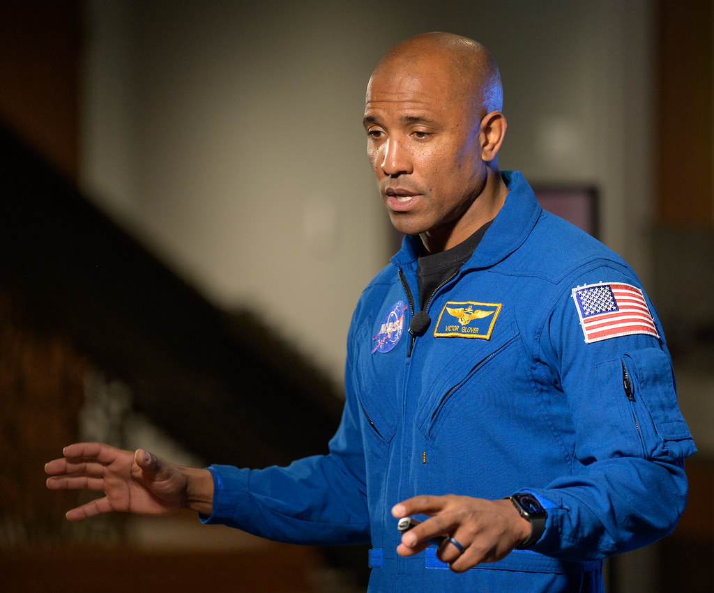 Astronaut Victor Glover Inspires DC Area School Students (NHQ202204280013)