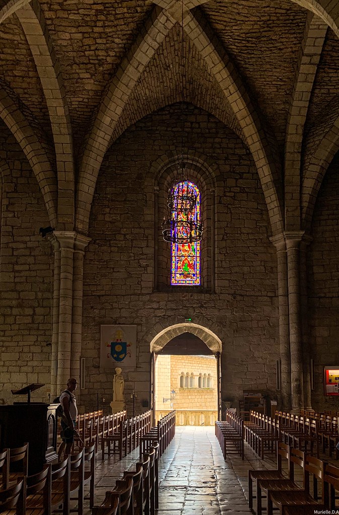 Basilique Saint- Sauveur. | L'église Saint-Sauveur est const… | Flickr