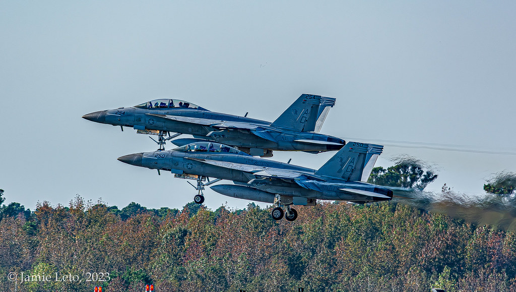 Twin F-18 takeoff | Twin F/A-18 Hornets taking off at Naval … | Flickr