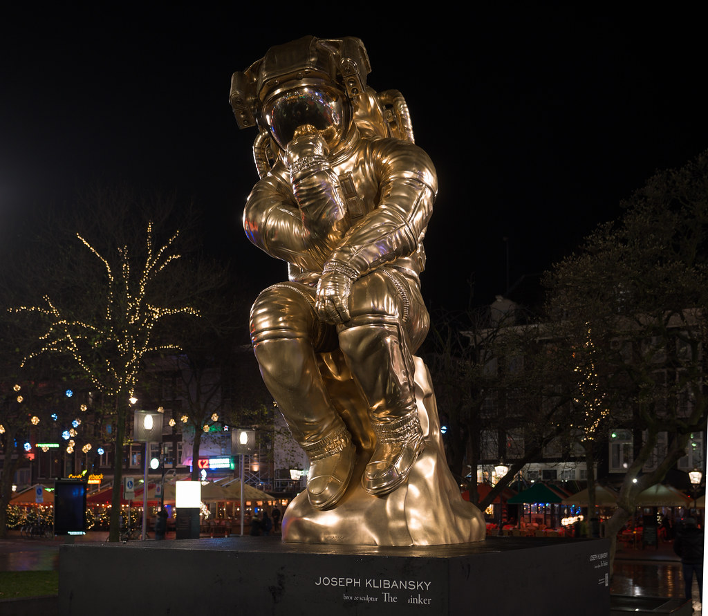 The Thinker in Gold: Joseph Klibansky's Astronaut Sculpture at Amsterdam's Rembrandtplein (2018)