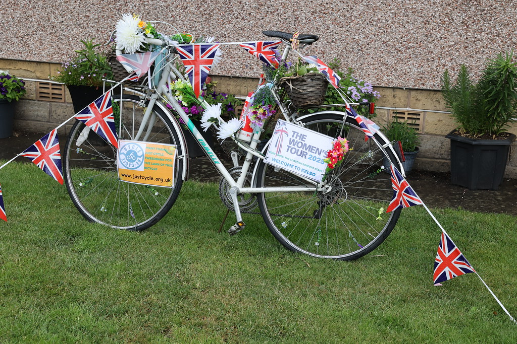 Decorations extend beyond shop windows as Kelso welcomes The Women's Tour 2023 with a Union Jack bicycle display