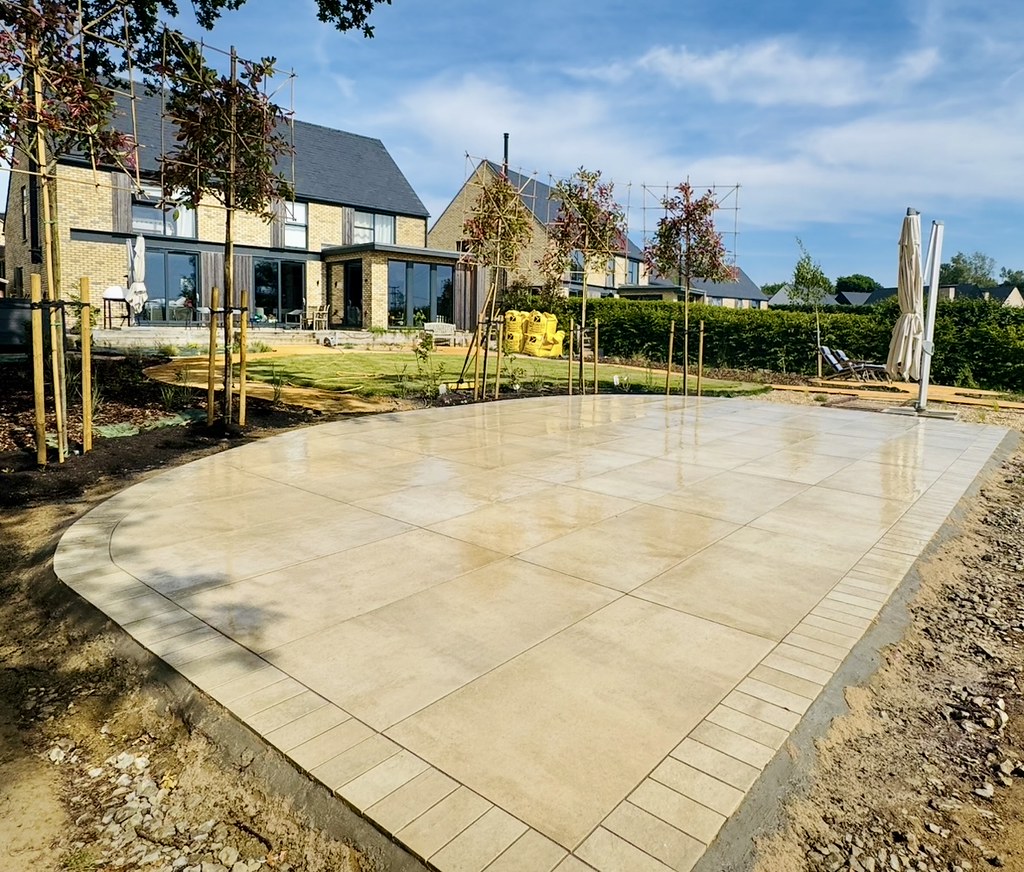 Porcelain patio | That’s our radial porcelain patio laid, gr… | Flickr
