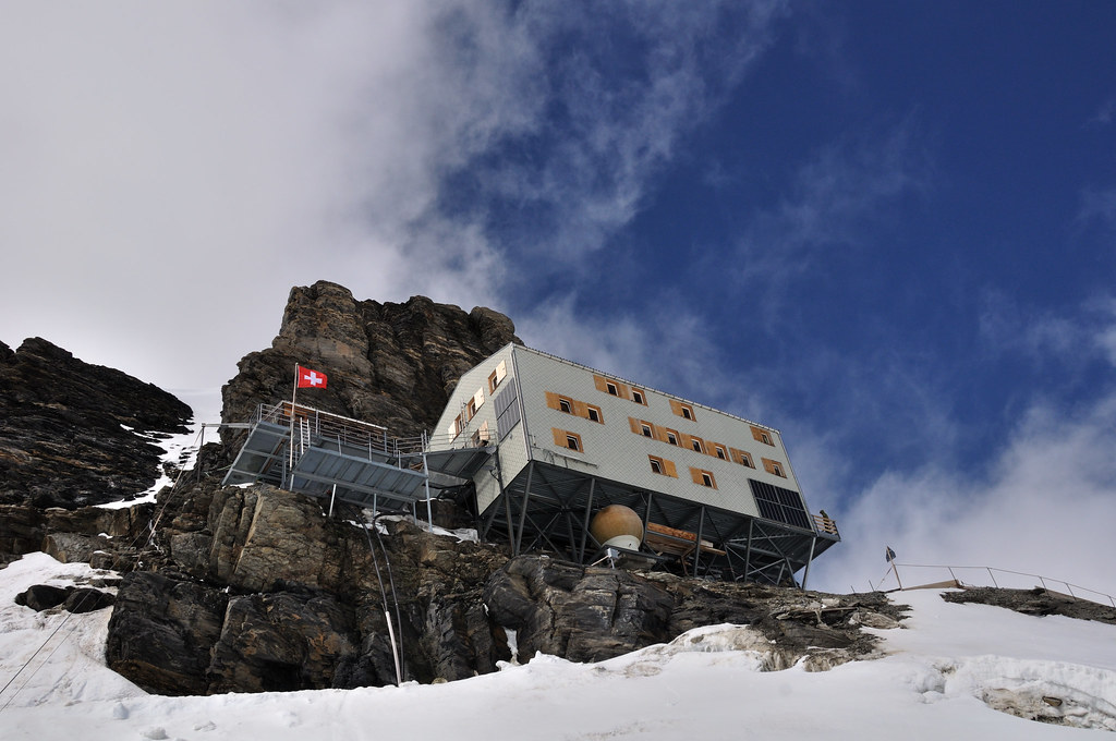 Refugio de Mönchsfoch Hut | En la base del pico Mónch | Flickr