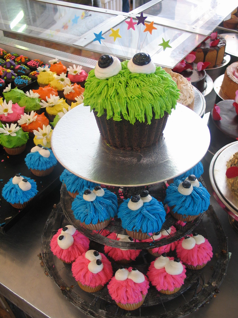 Big Cookie Monster Cupcake shaped cake with individual Coo… | Flickr