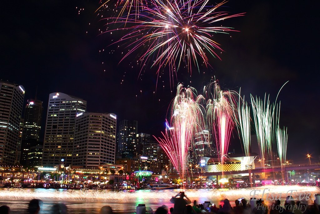 Santa Fest Fireworks | Fireworks and Pyrotechnic Jet Skis at… | Flickr