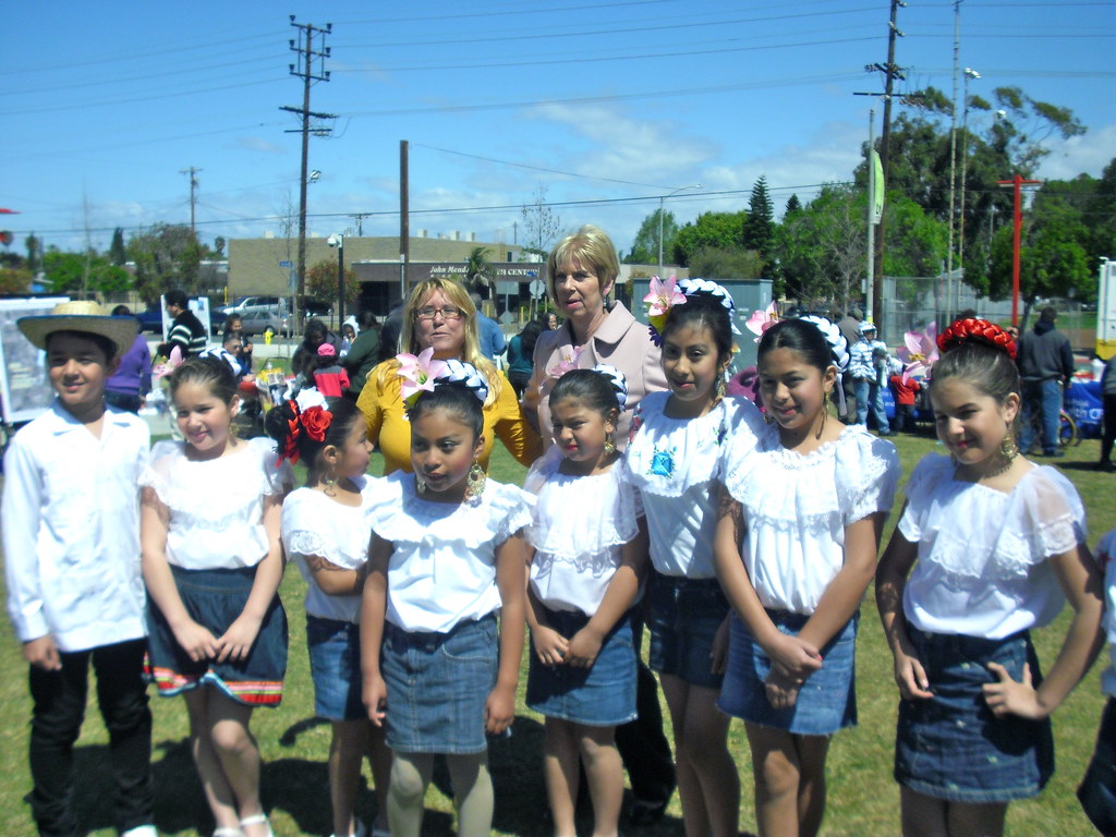 Congresswoman Hahn and members of the folklorico dance gro… | Flickr