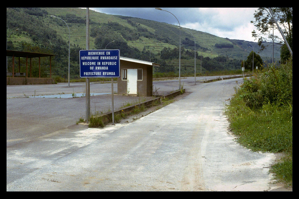 IMG0001 | Uganda-Rwanda border, May 1994 | bengt van loosdrecht | Flickr