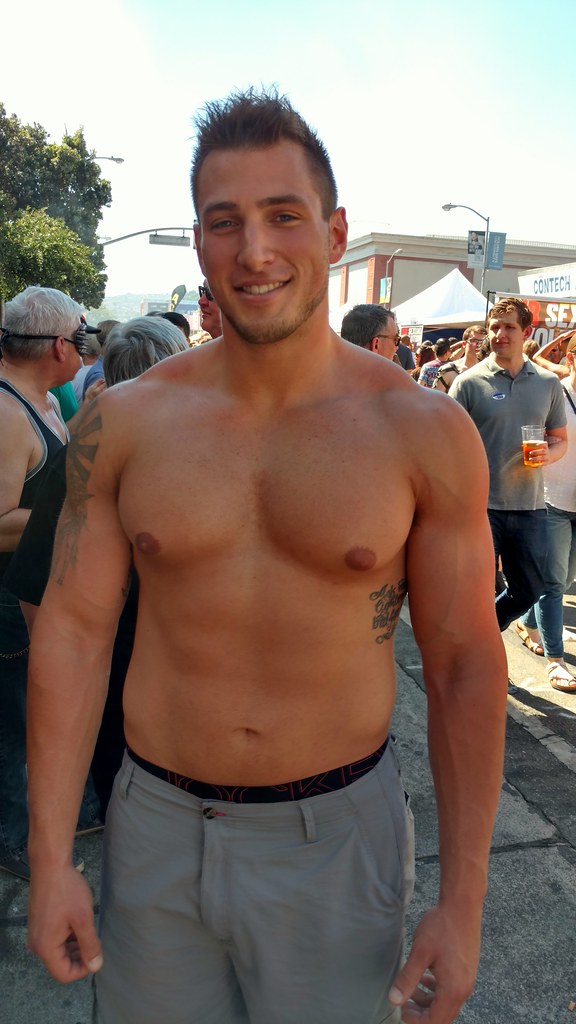 HELLA HOT MUSCLE HUNK ! ~ FOLSOM STREET FAIR 2016 ! ( safe… | Flickr