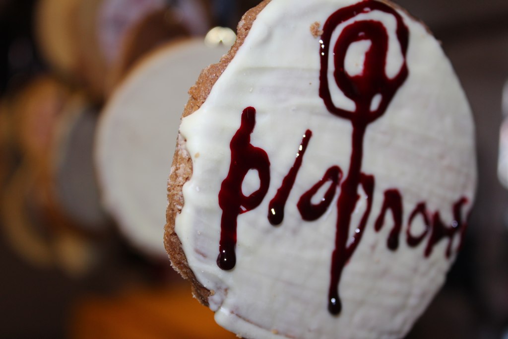 BlogNorth 4: Personalised red-iced sugar biscuit greeting attendees at the Food Glorious Food bloggers event